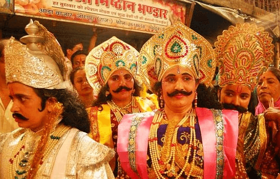 Funny Odd Traditions from Different Cultures - Zecommentaires - Zeturf ...